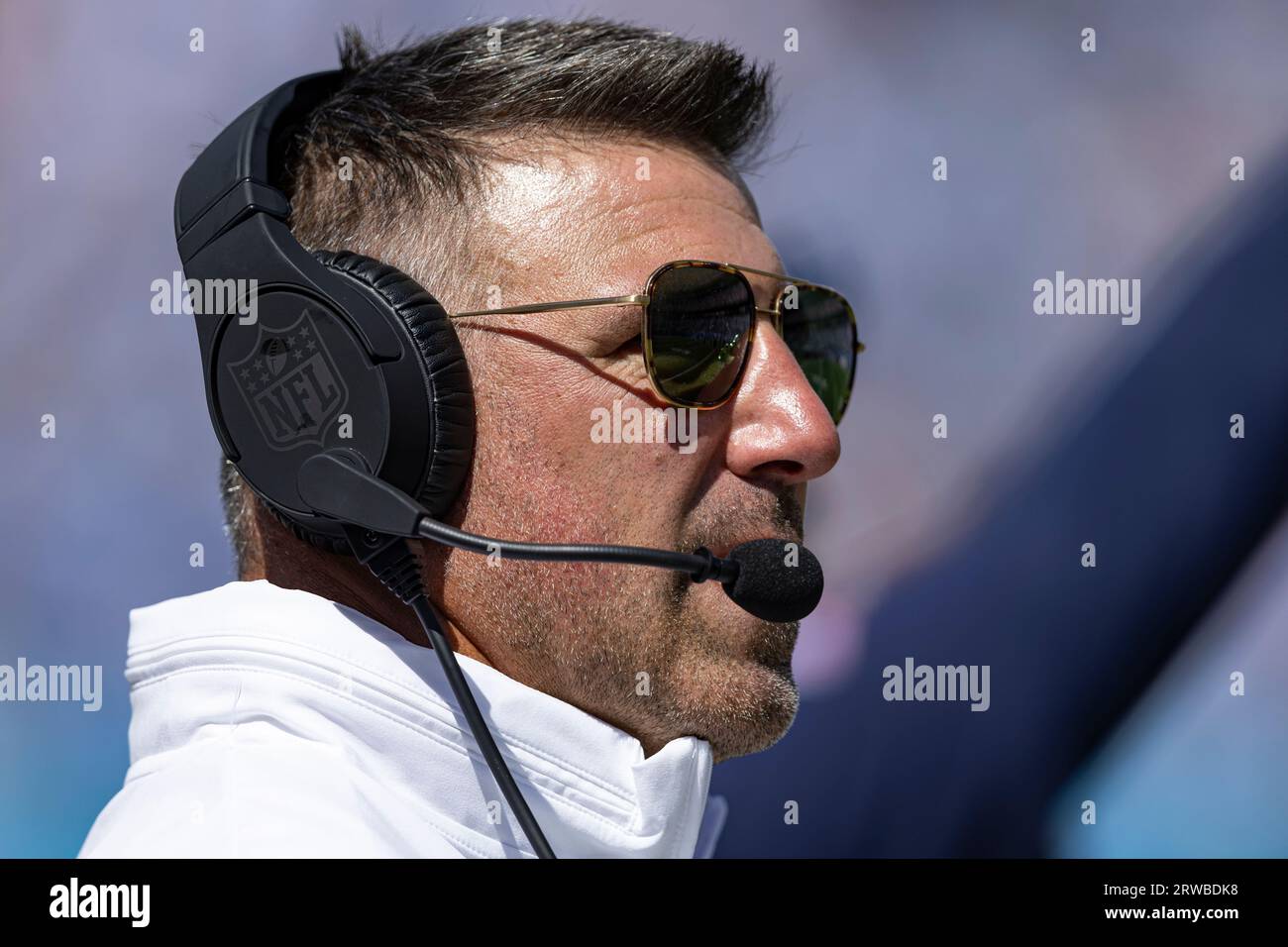 Tennessee Titans head coach Mike Vrabel watches play during their NFL ...