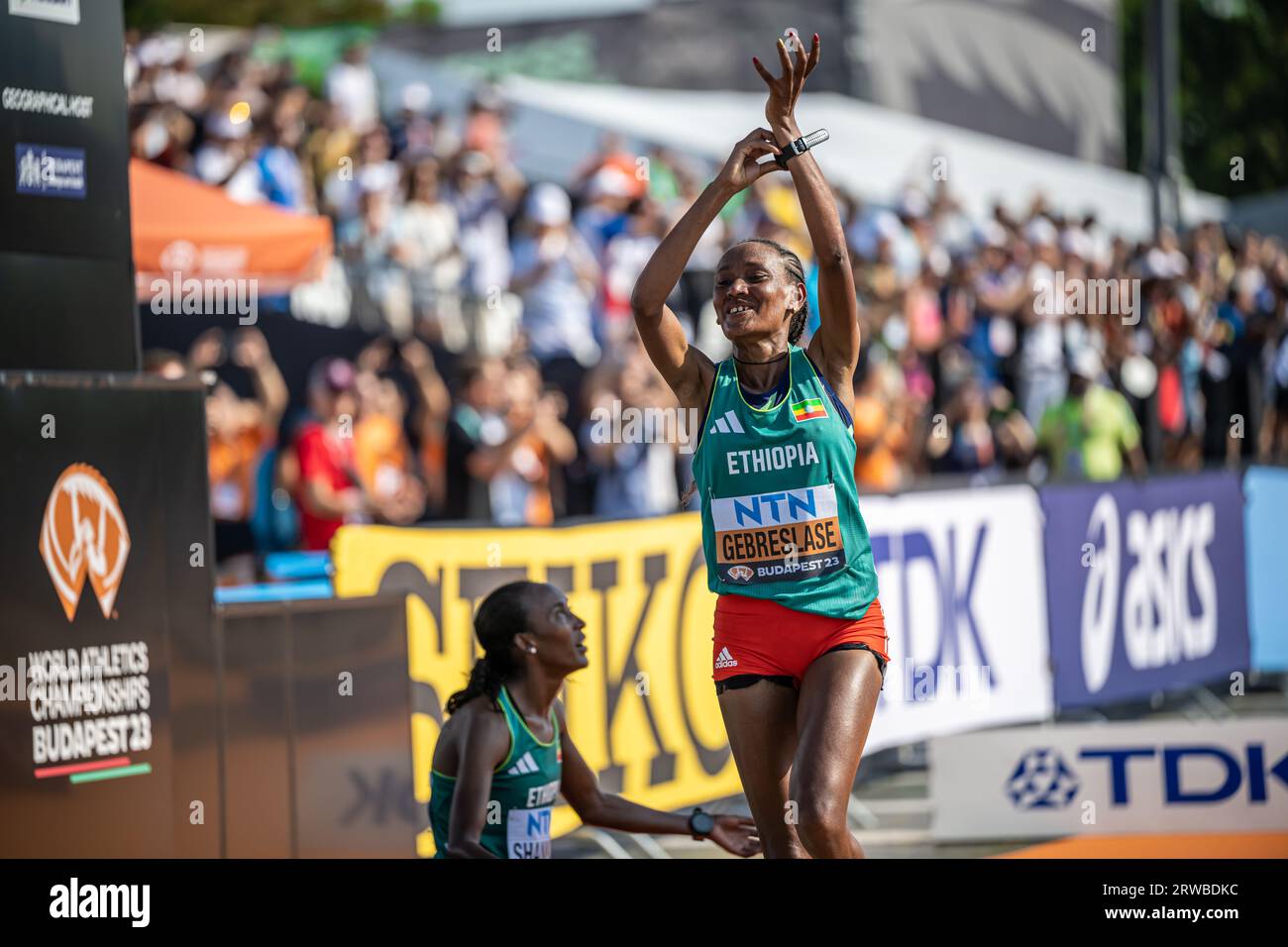 Amane Beriso SHANKULE winning in the marathon at the World Athletics ...
