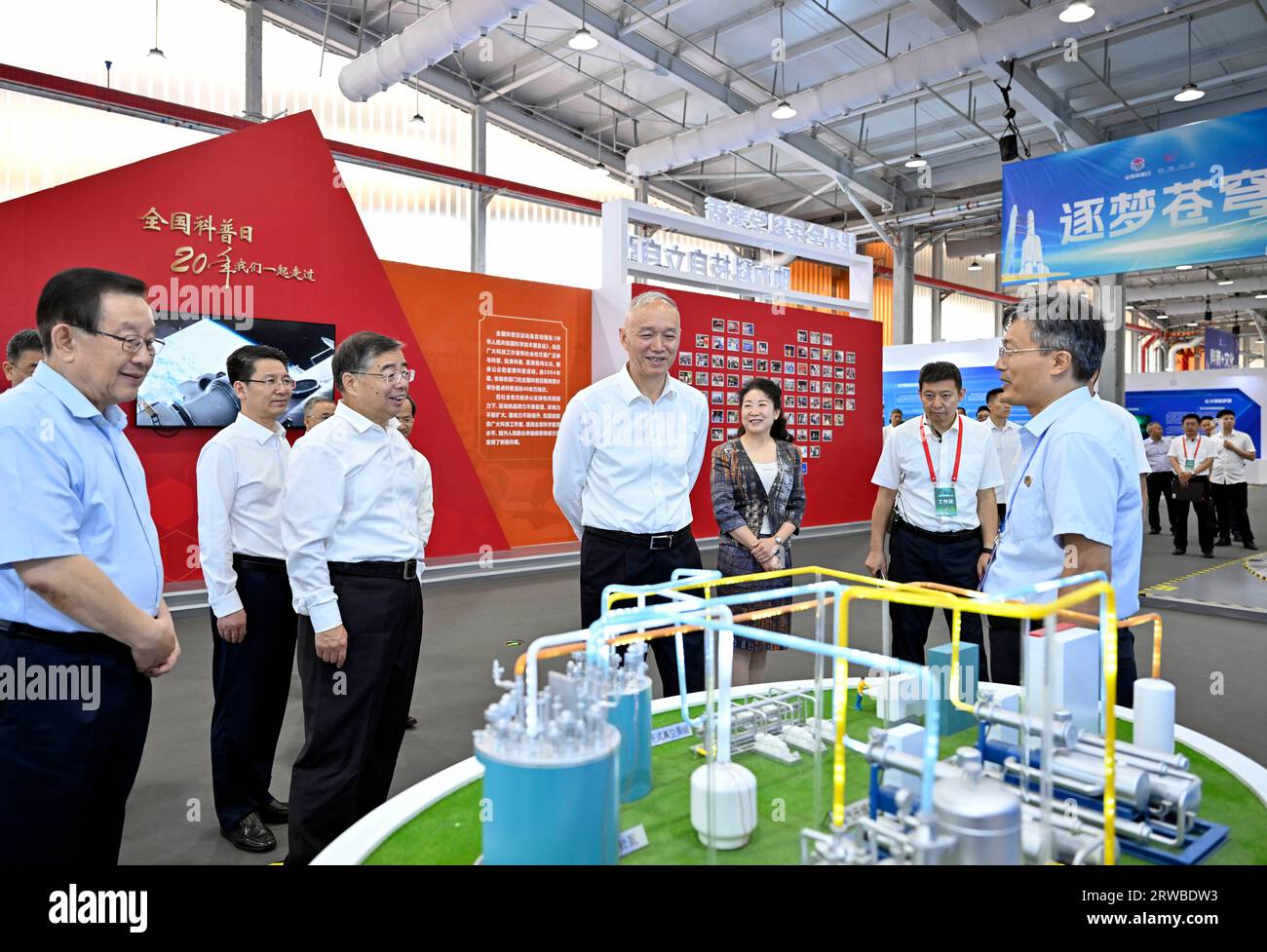 Science popularization day hi-res stock photography and images - Alamy