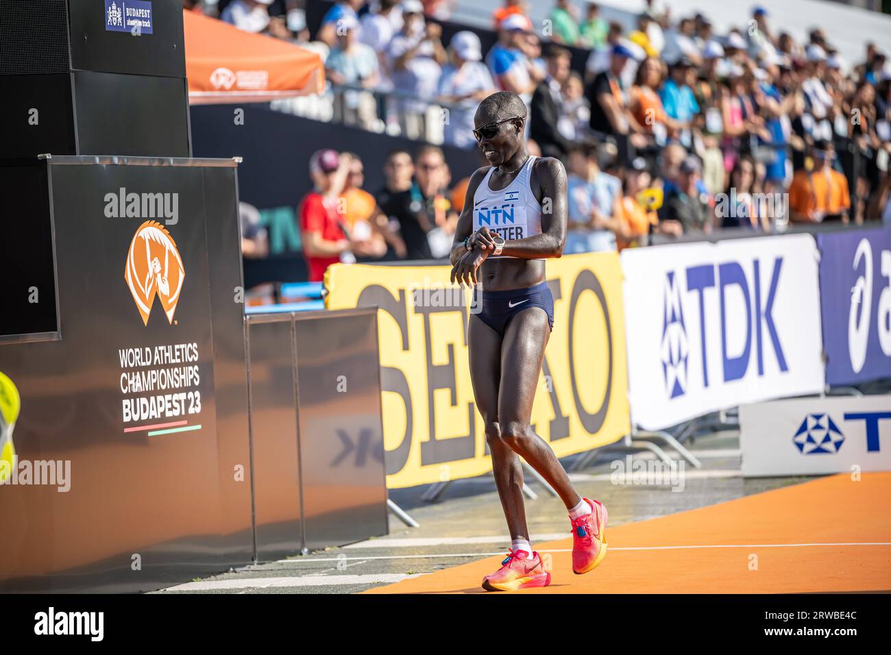 Lonah Chemtai SALPETER participating in the marathon at the World ...