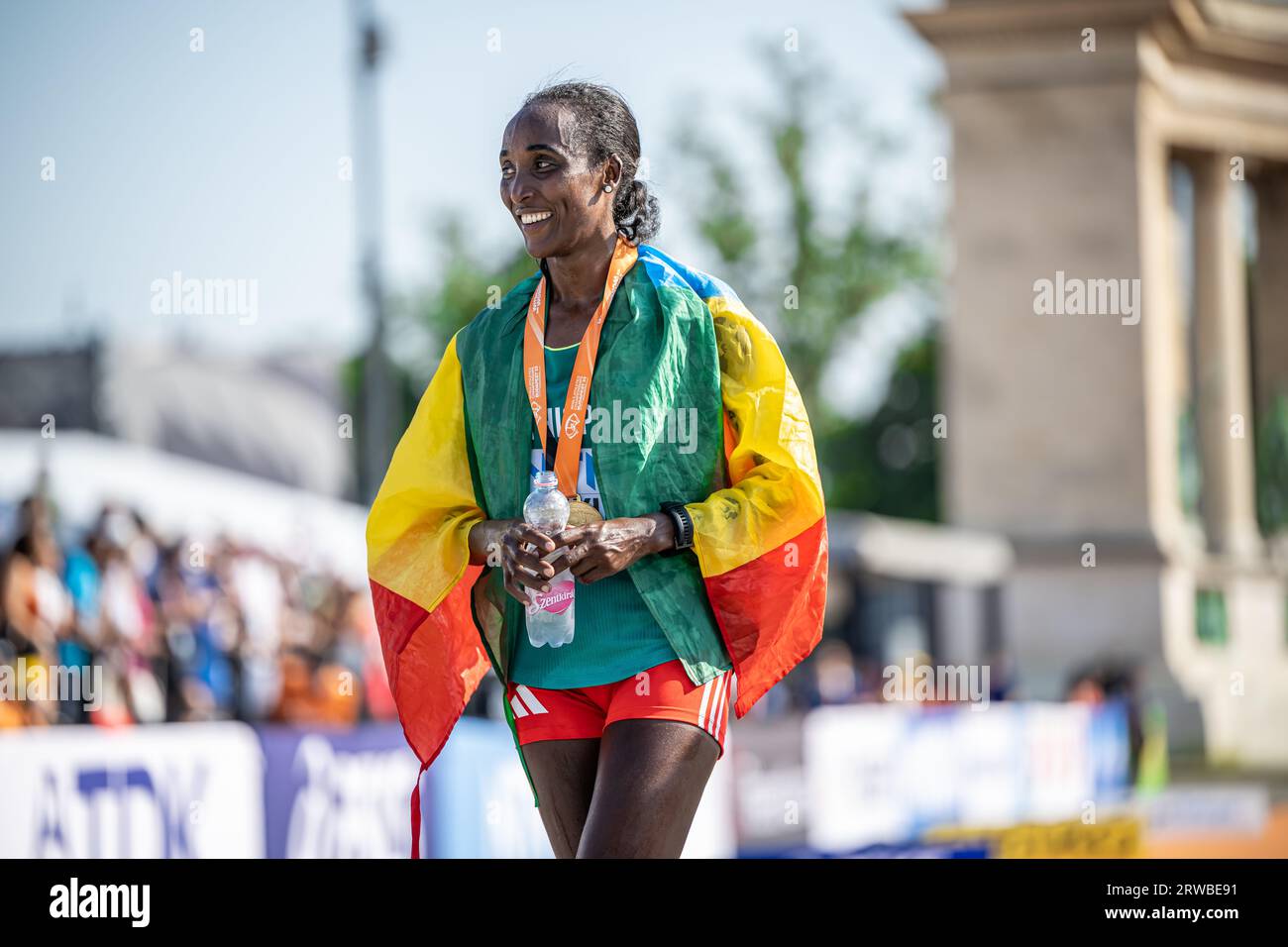 Amane Beriso SHANKULE with the medals and flags of their countries in ...