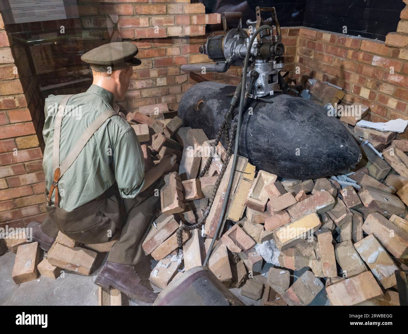 Mannequin display showing bomb disposal during World War Two, Royal ...