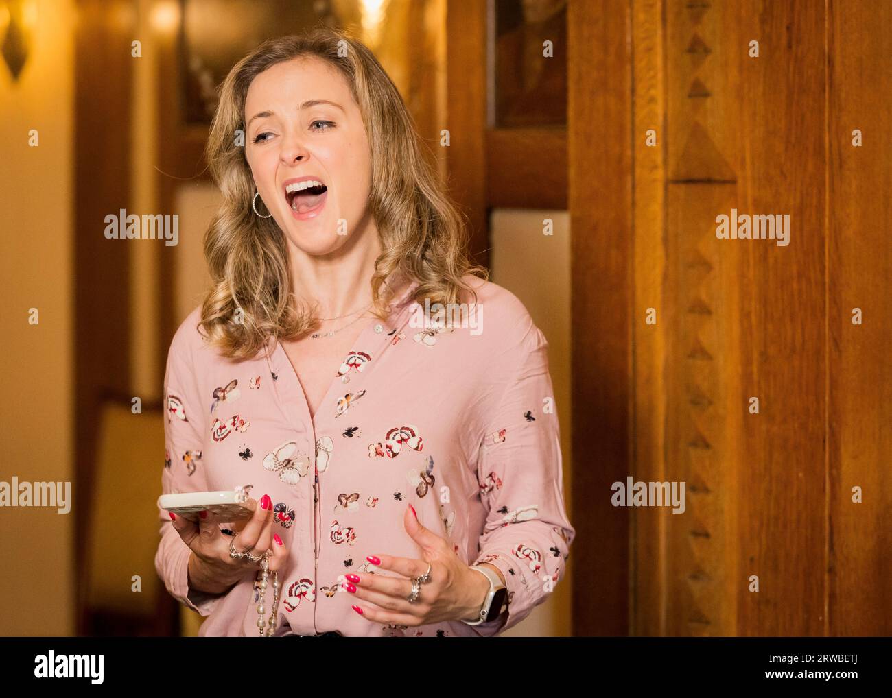 Rhiannon Chesterman and Daniel Cahill recording West End New Friends at ...