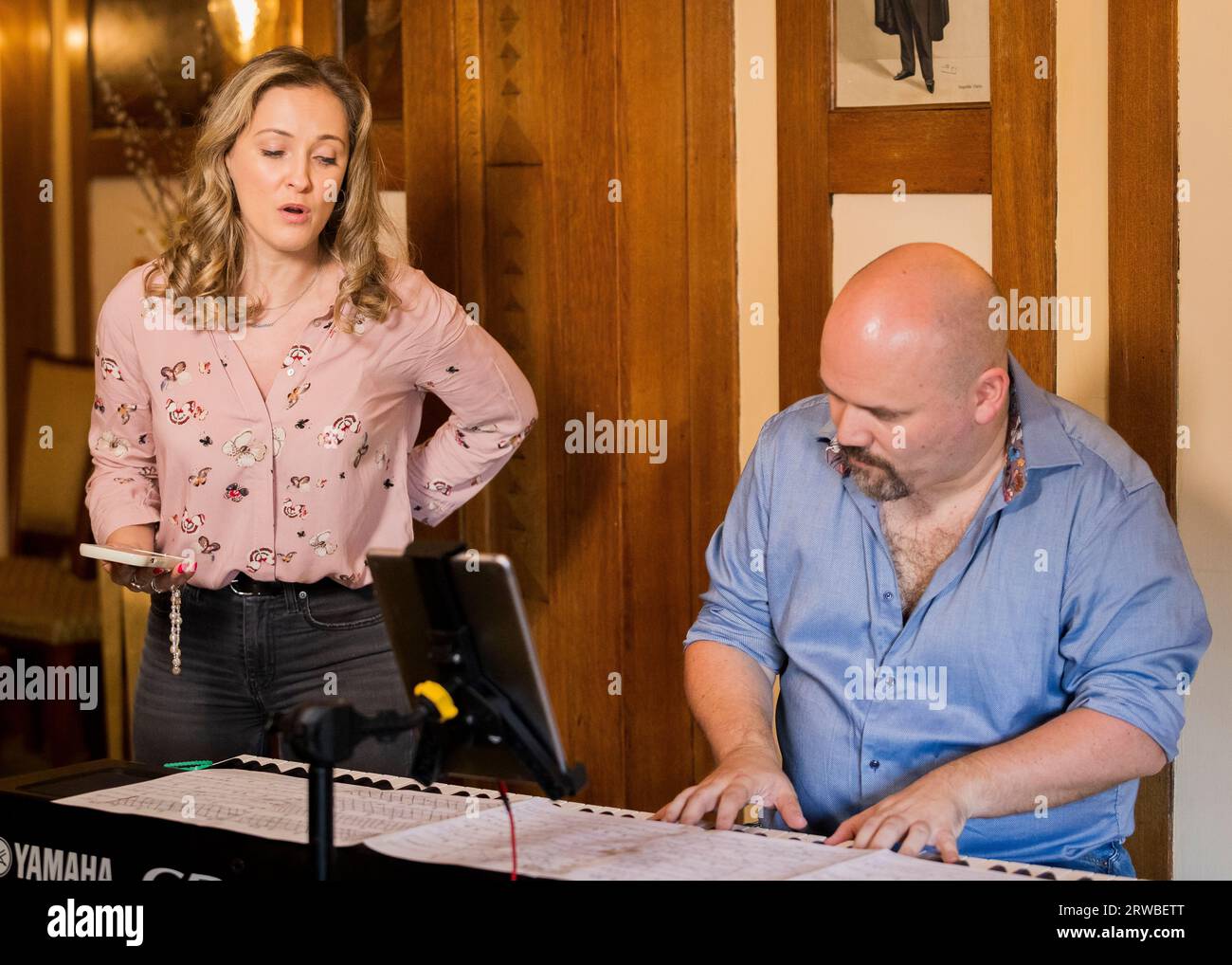 Rhiannon Chesterman and Daniel Cahill recording West End New Friends at ...