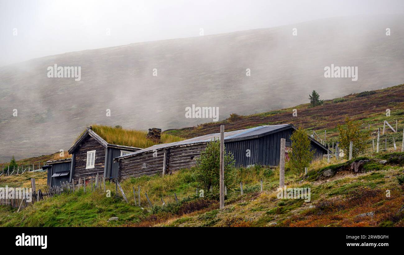 Old mountaqin farm house in Slaadalen (Vågå, Innlandet), Norway ia ...