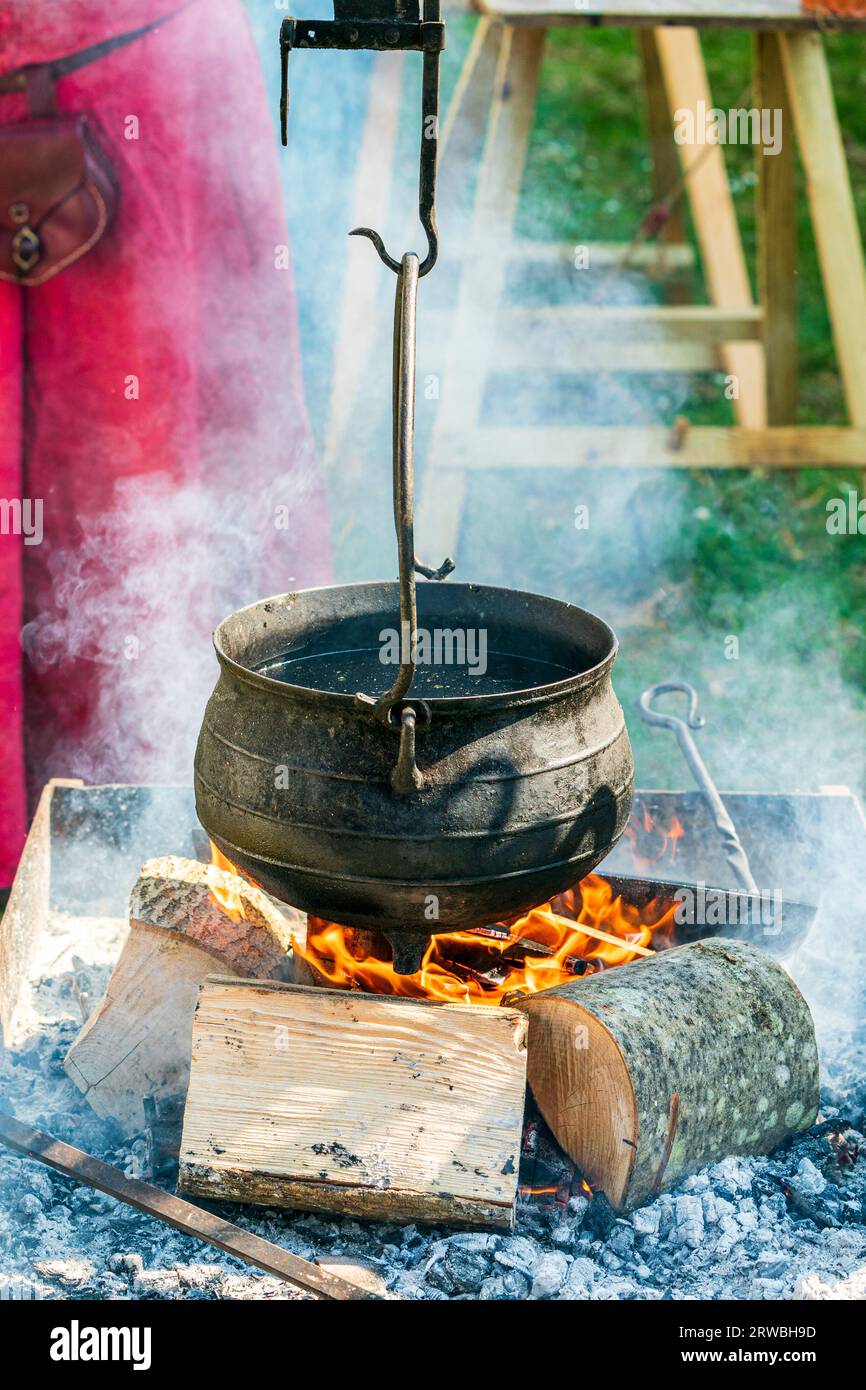 Cauldron medieval hi-res stock photography and images - Alamy