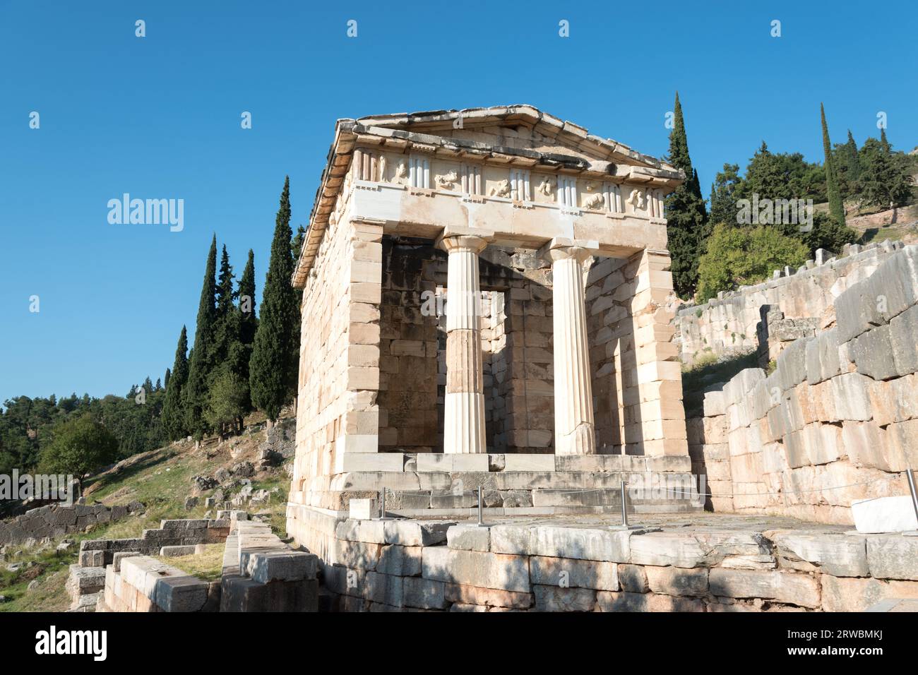 Temple of Delphi ruins, Greece Stock Photo - Alamy