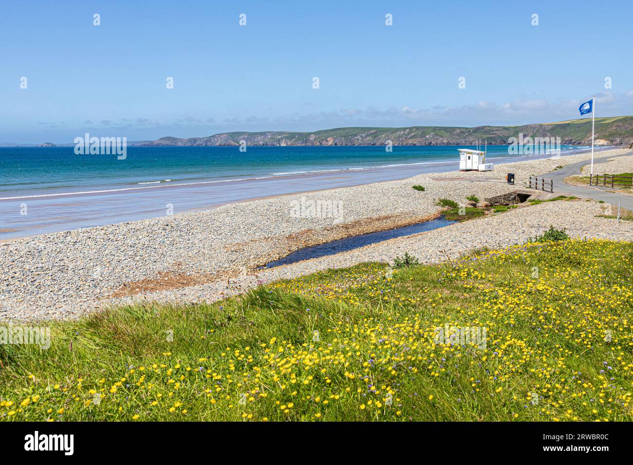 High tide at Newgale beach in the Pembrokeshire Coast National Park ...
