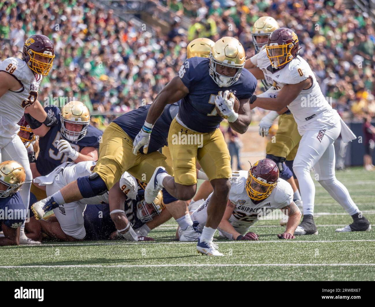 SOUTH BEND, IN - SEPTEMBER 16: Notre Dame Fighting Irish running back Audric Estime (7) runs the ...