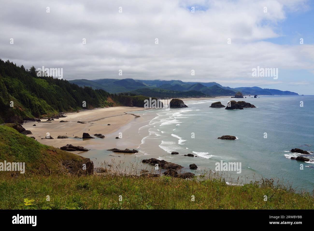 Haystack Rock, Cannon Beach, Oregon Coast Stock Photo - Alamy