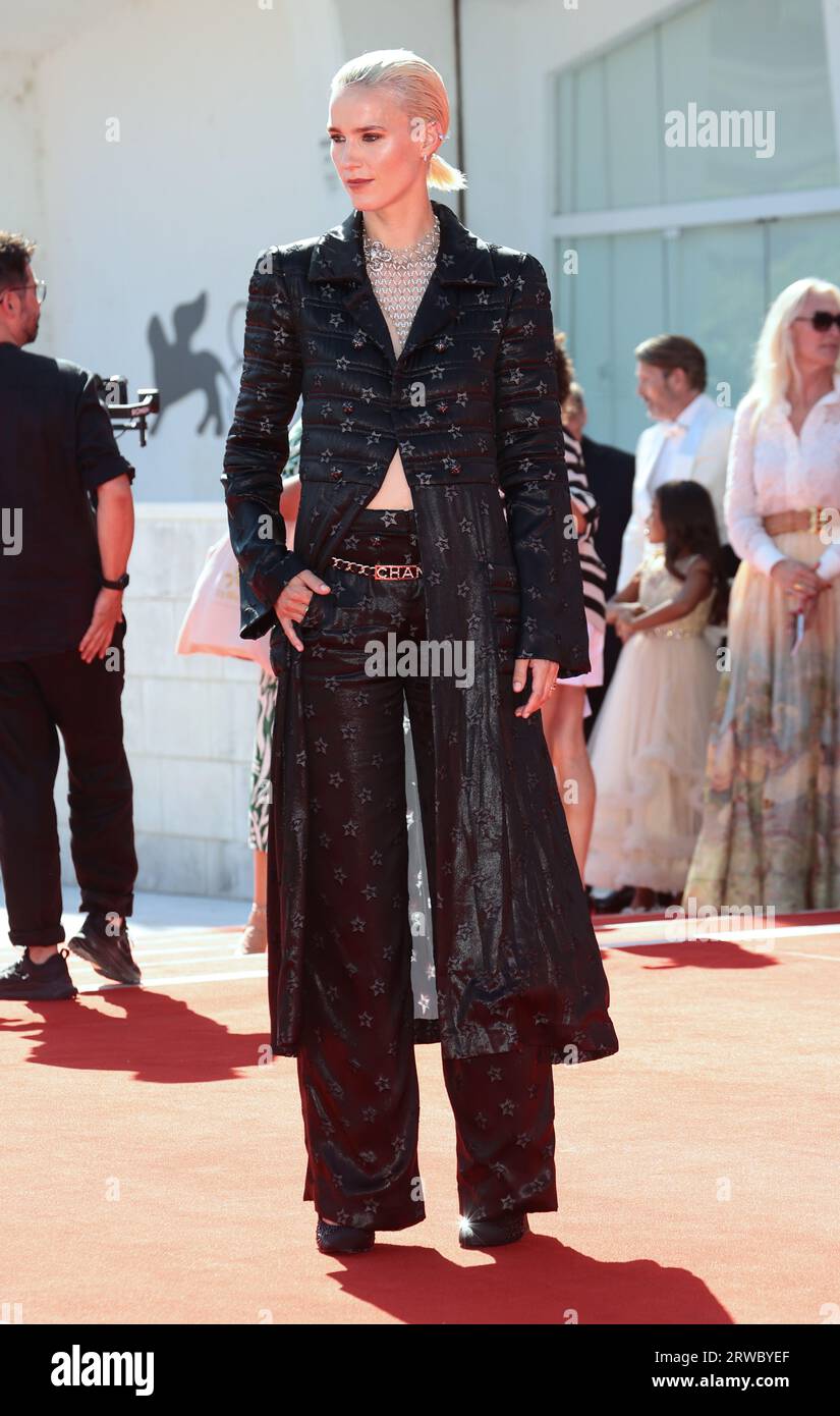 Amanda collin actress hi-res stock photography and images - Alamy