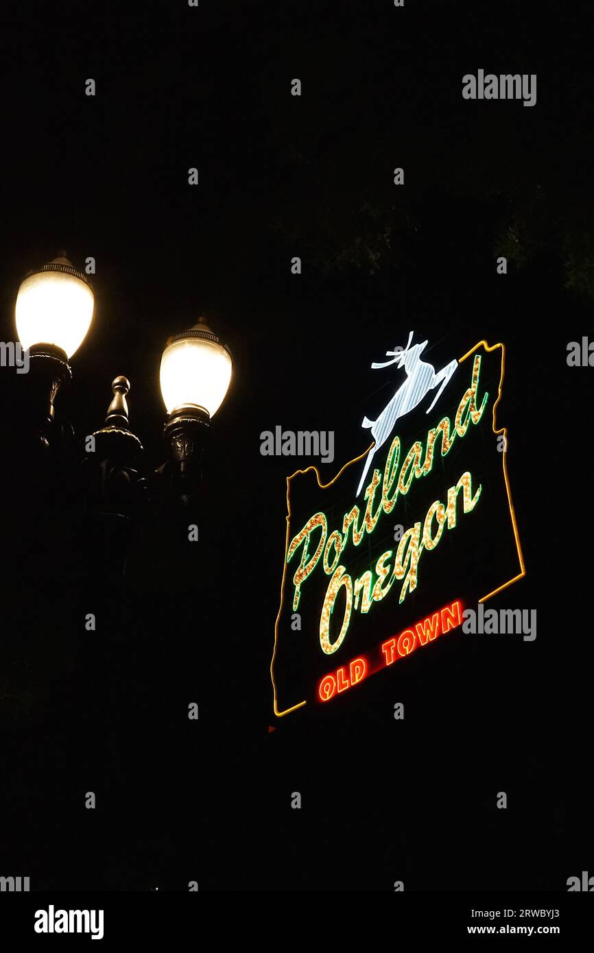 Portland lights oregon hi-res stock photography and images - Alamy