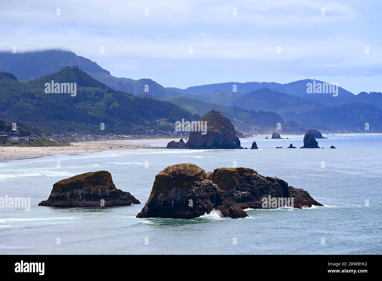 Haystack Rock, Cannon Beach, Oregon Coast Stock Photo - Alamy