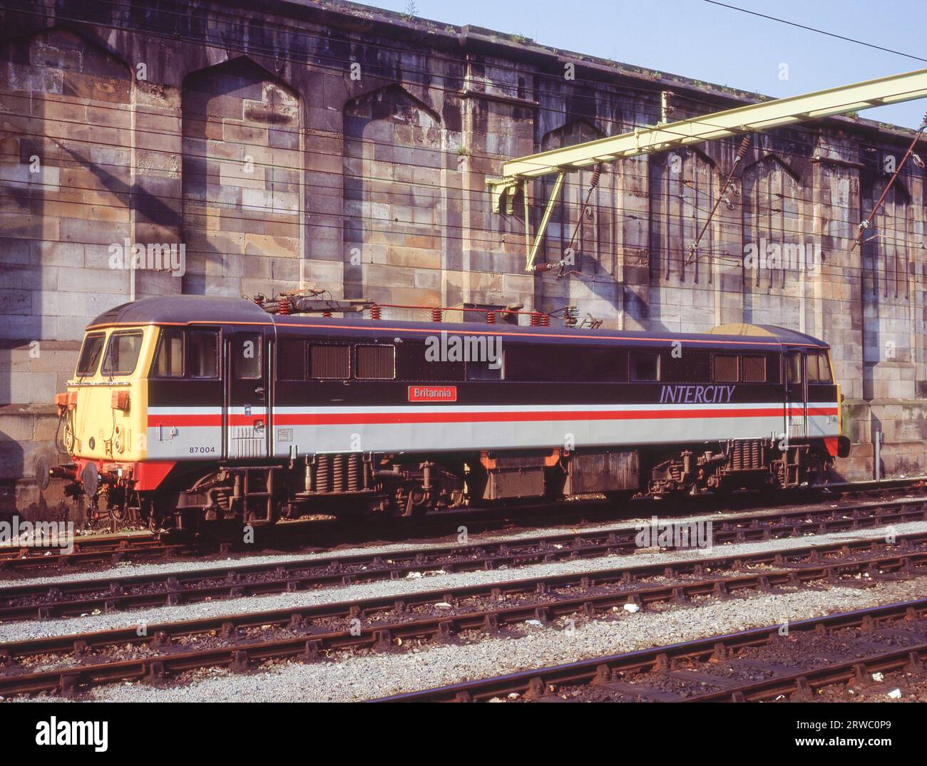 Class 87 locomotive hi-res stock photography and images - Alamy