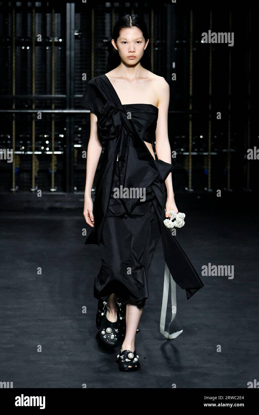 Model Jacey Philana walks on the runway at the Simone Rocha fashion ...