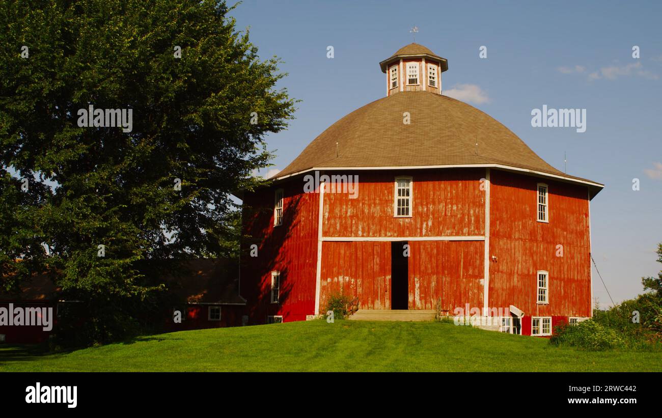 Barn cupola hi-res stock photography and images - Alamy