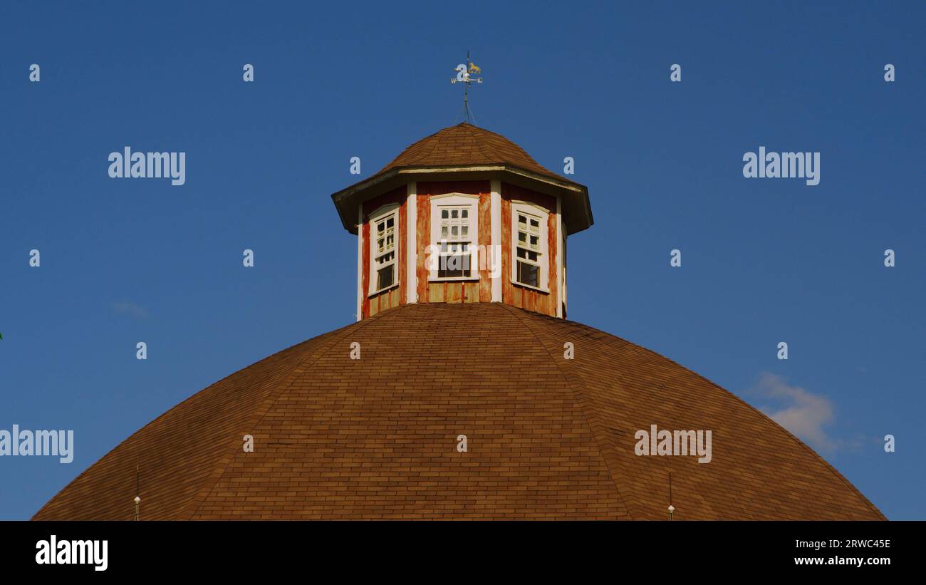 Barn cupola hi-res stock photography and images - Alamy