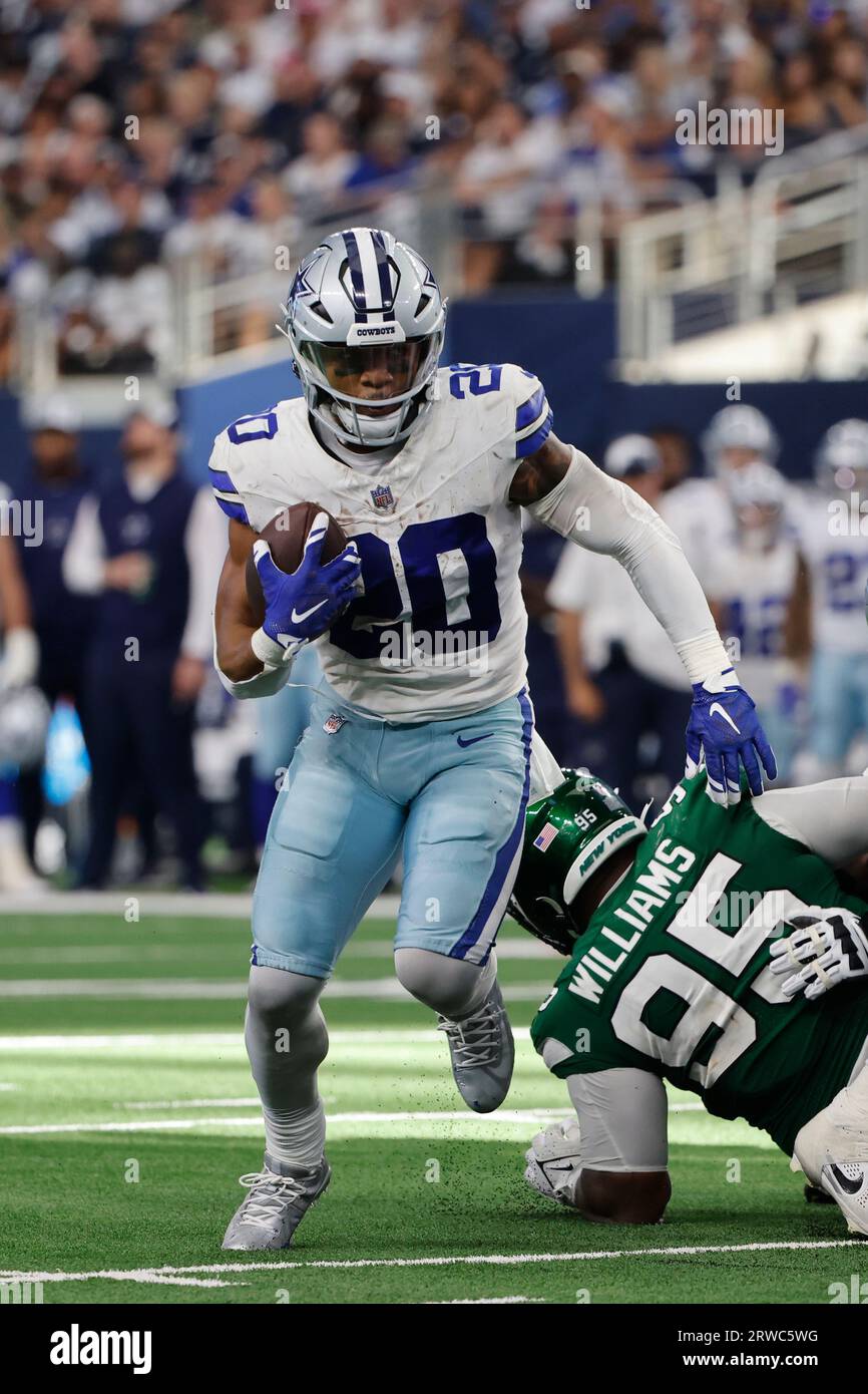 Dallas Cowboys running back Tony Pollard (20) runs against the New York ...