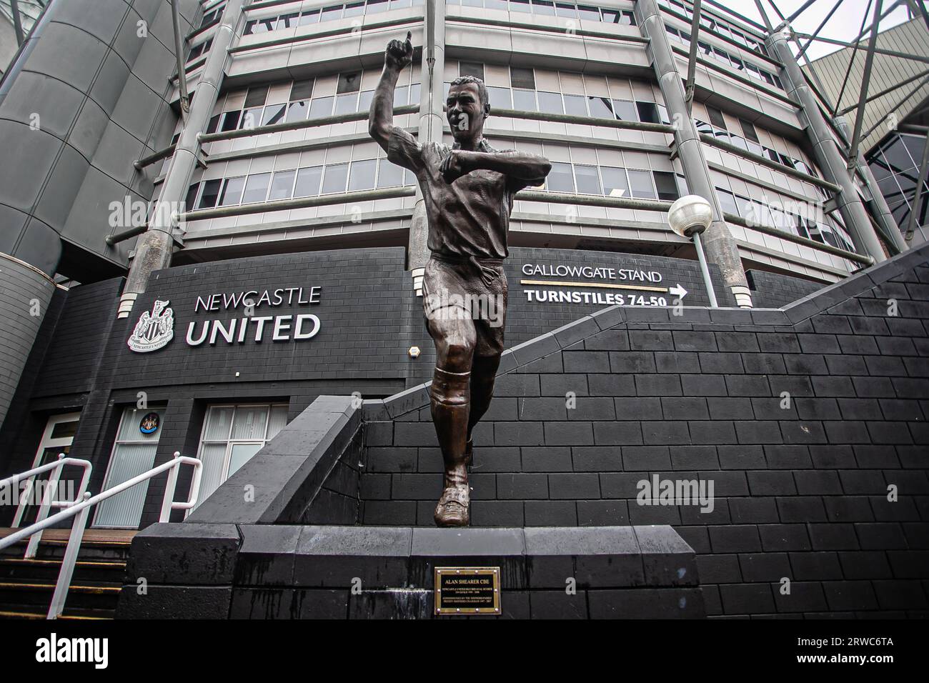 Alan shearer statue hi-res stock photography and images - Alamy
