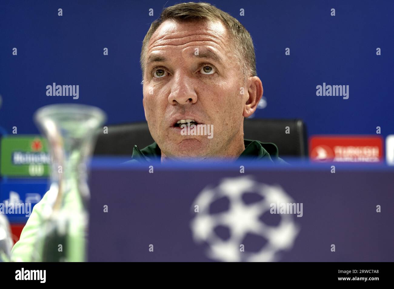 Brendan rodgers looks ahead scottish hi-res stock photography and ...