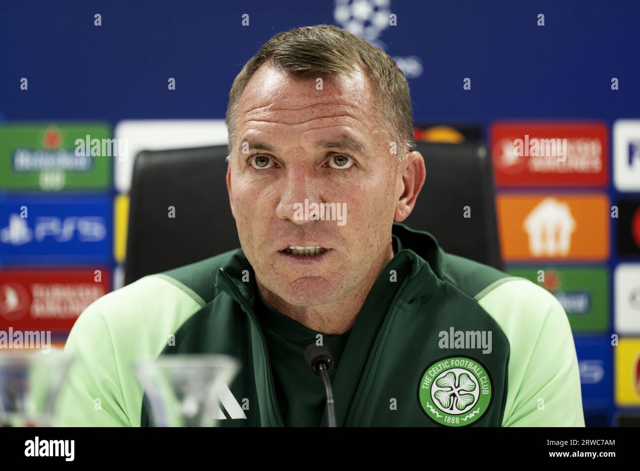Brendan rodgers looks ahead scottish hi-res stock photography and ...