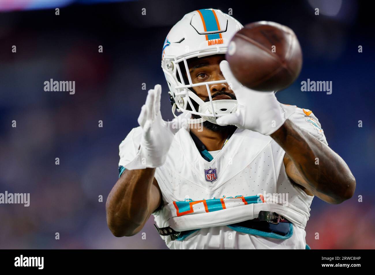 Miami Dolphins running back Raheem Mostert (31) makes a catch before an ...