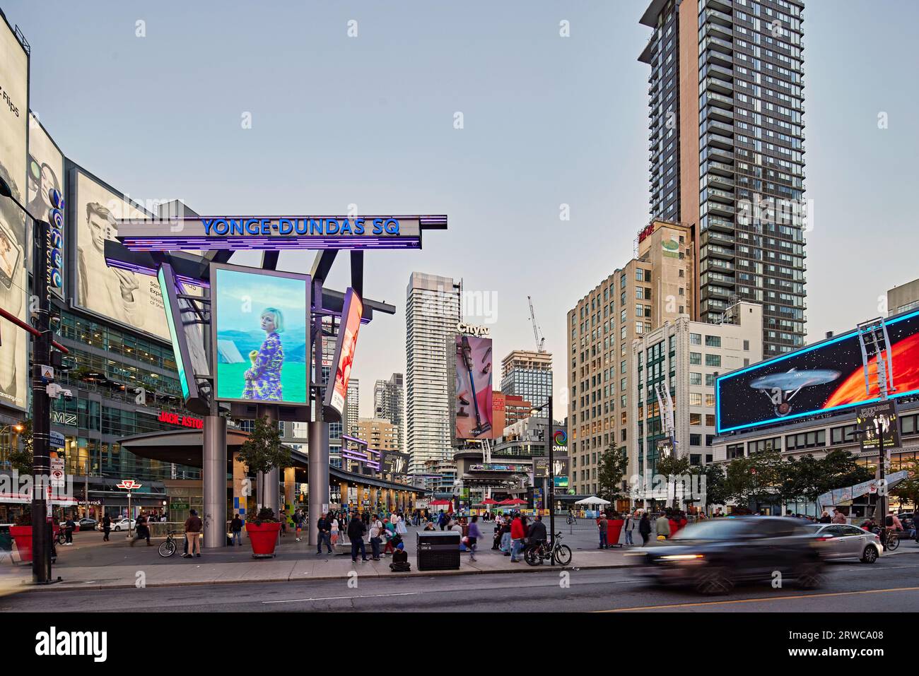 Public square crosswalk hi-res stock photography and images - Alamy