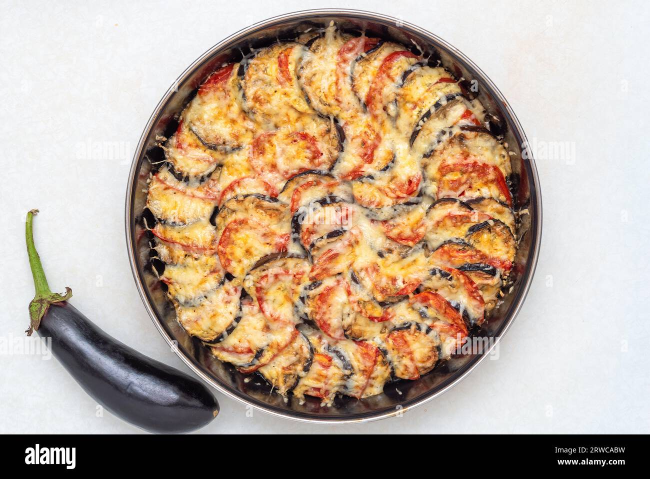 Baked eggplant rings with tomatoes, garlic cheese sauce. Home cooking ...