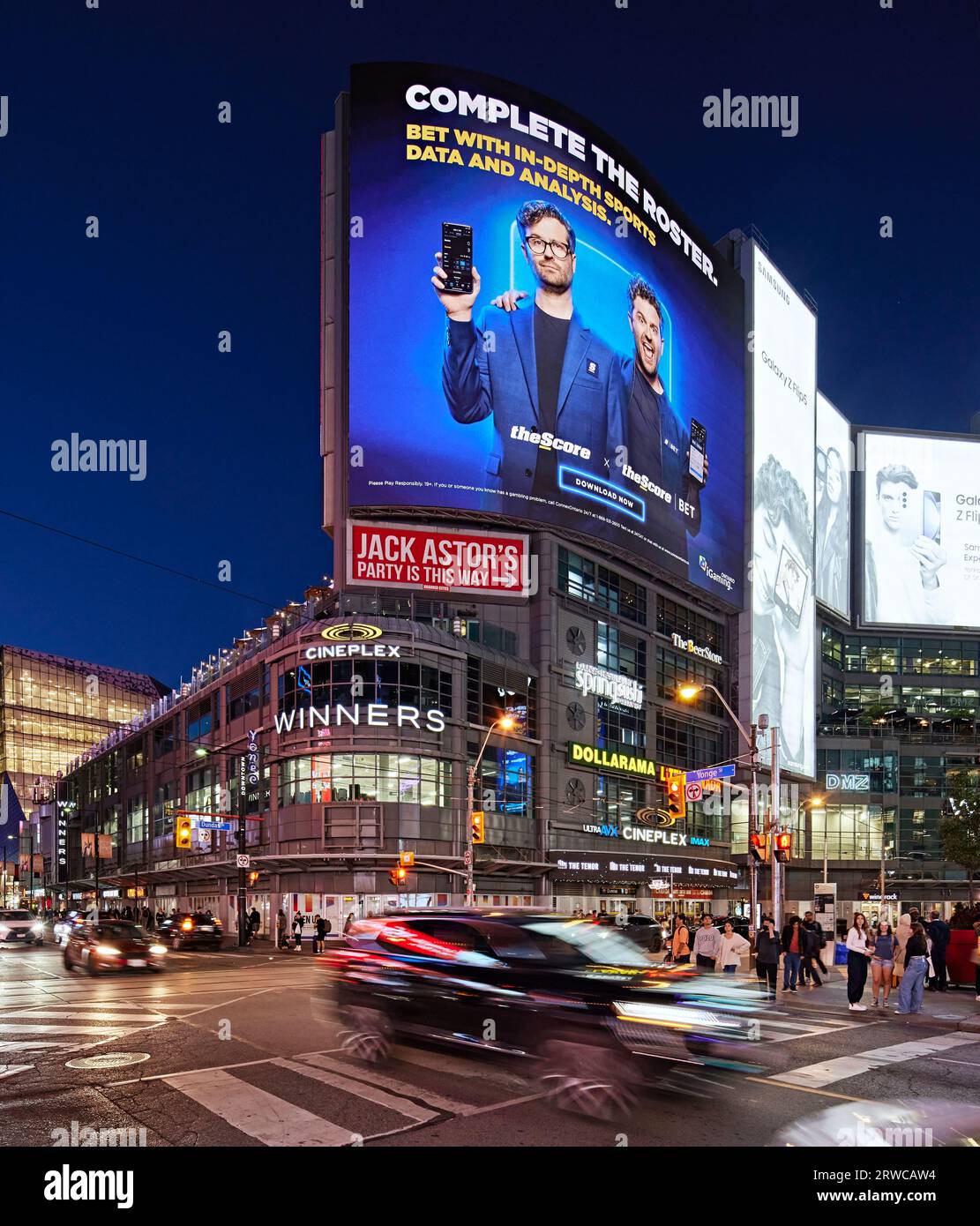Dundas Square Toronto Stock Photo - Alamy
