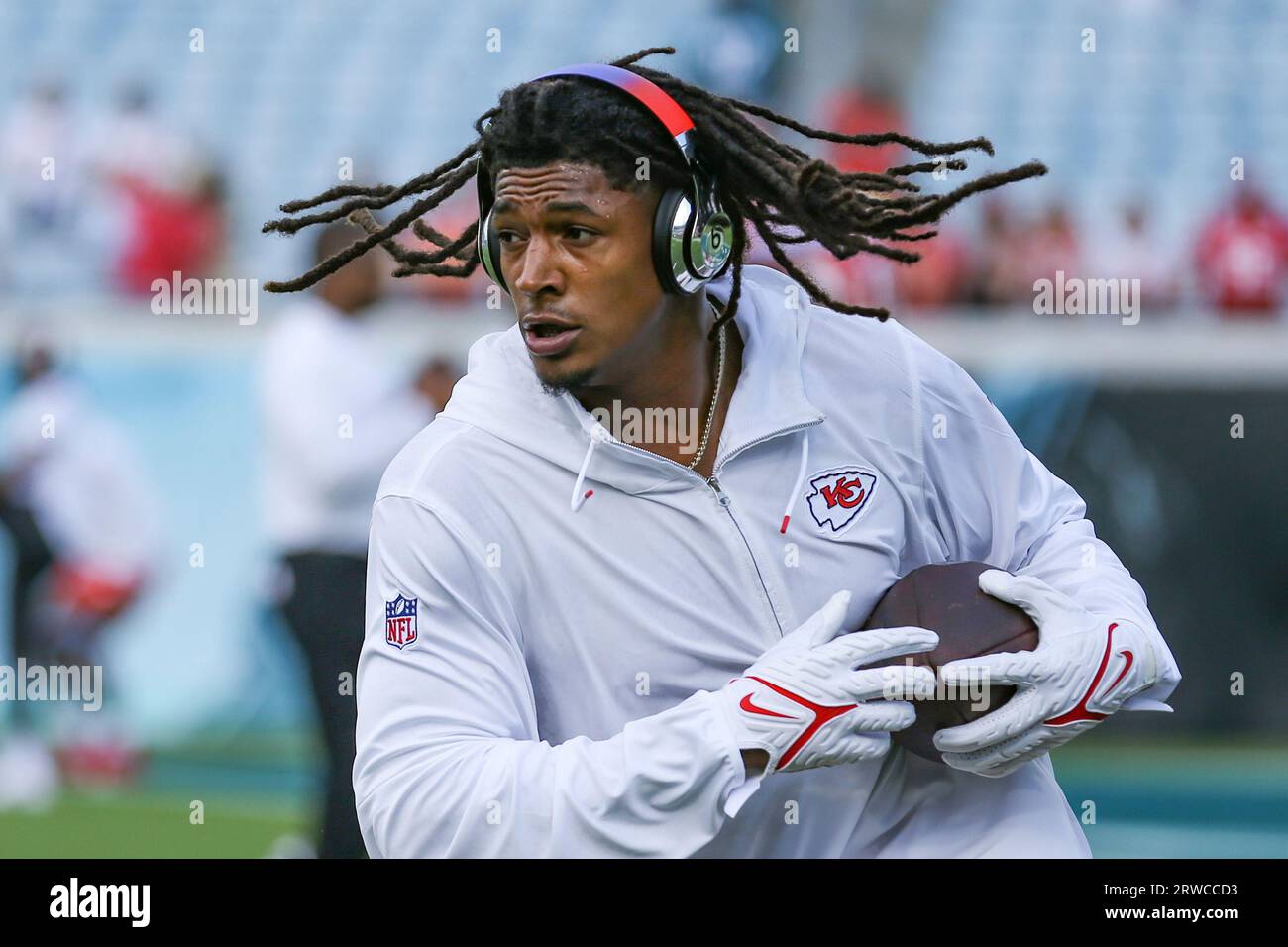 Kansas City Chiefs running back Isiah Pacheco (10) warms up before an ...