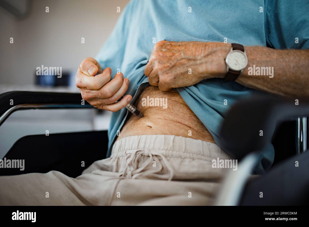 Senior self injection belly hi-res stock photography and images - Alamy