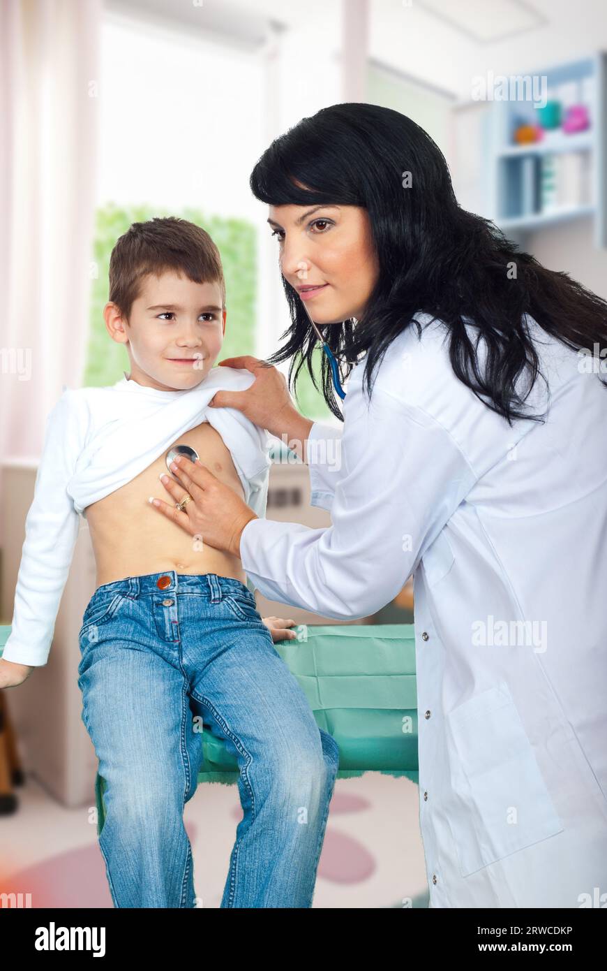 Doctor assessing patient stethoscope assess hi-res stock photography ...