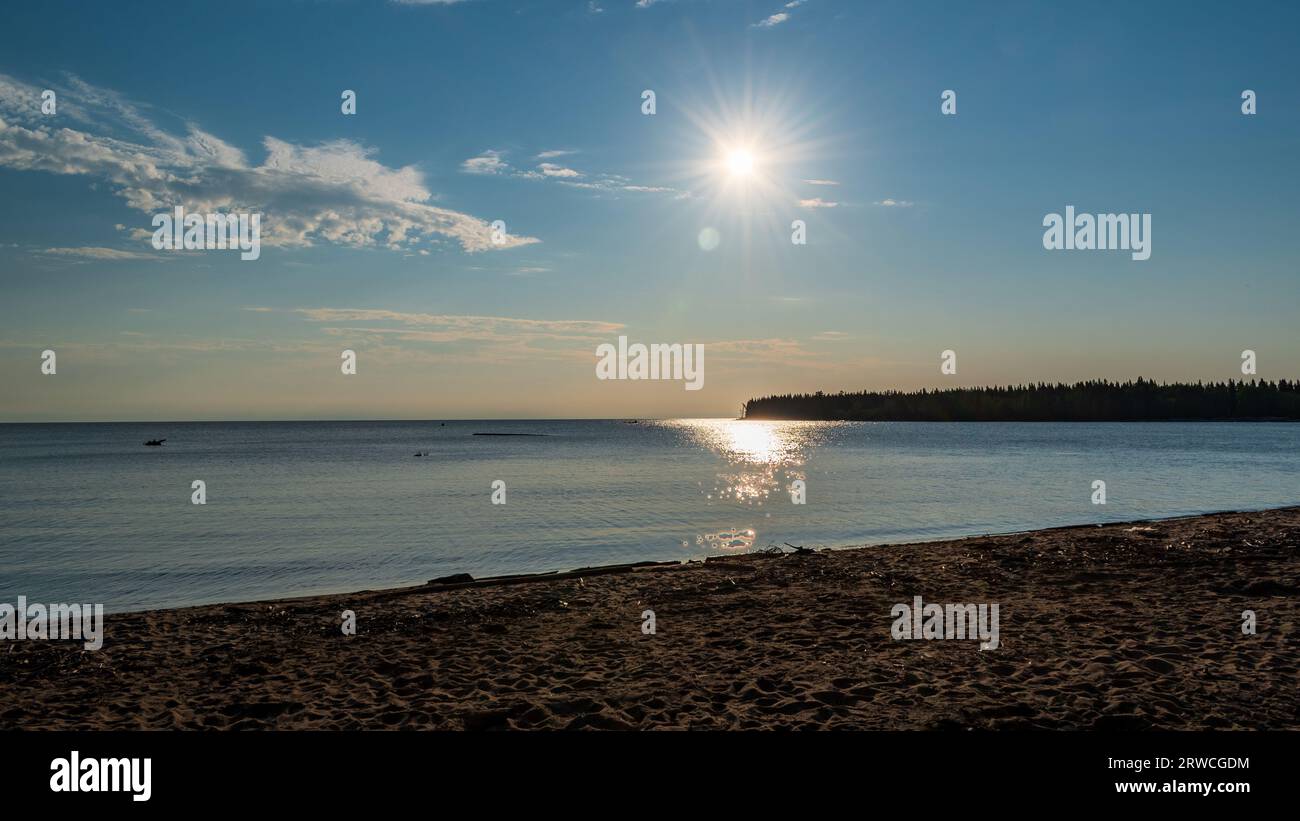 Shoreline great slave lake, canada hi-res stock photography and images ...