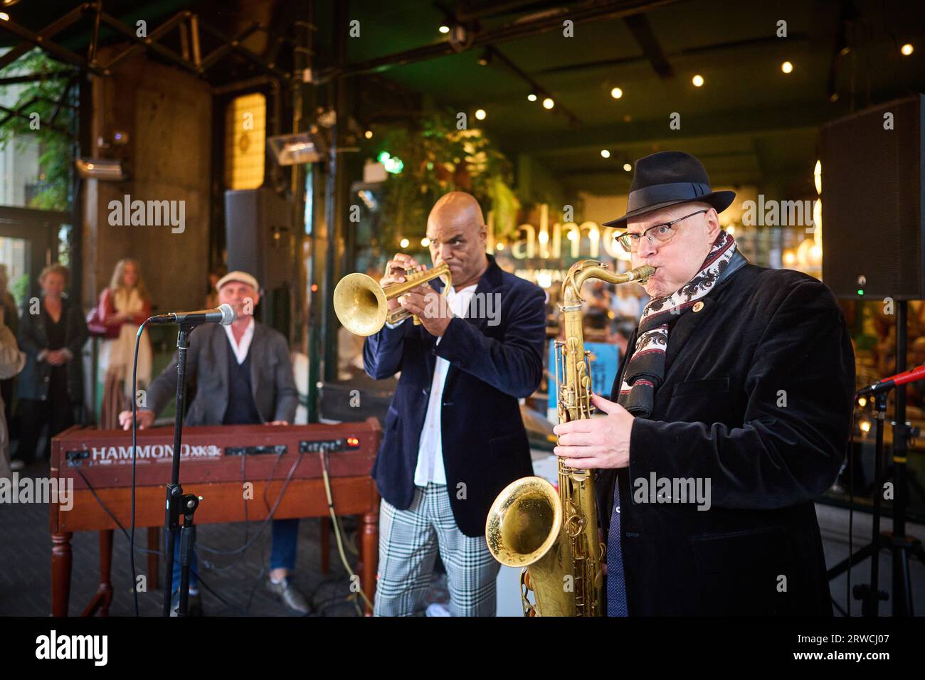 Koperinstrument hi-res stock photography and images - Alamy