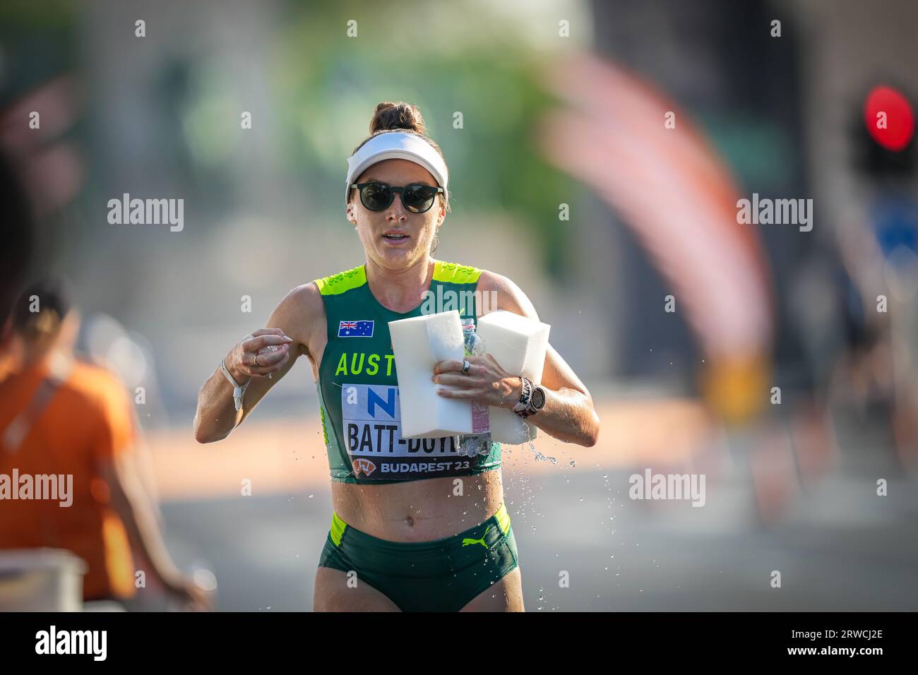 Isobel BATT-DOYLE participating in the marathon at the World Athletics ...