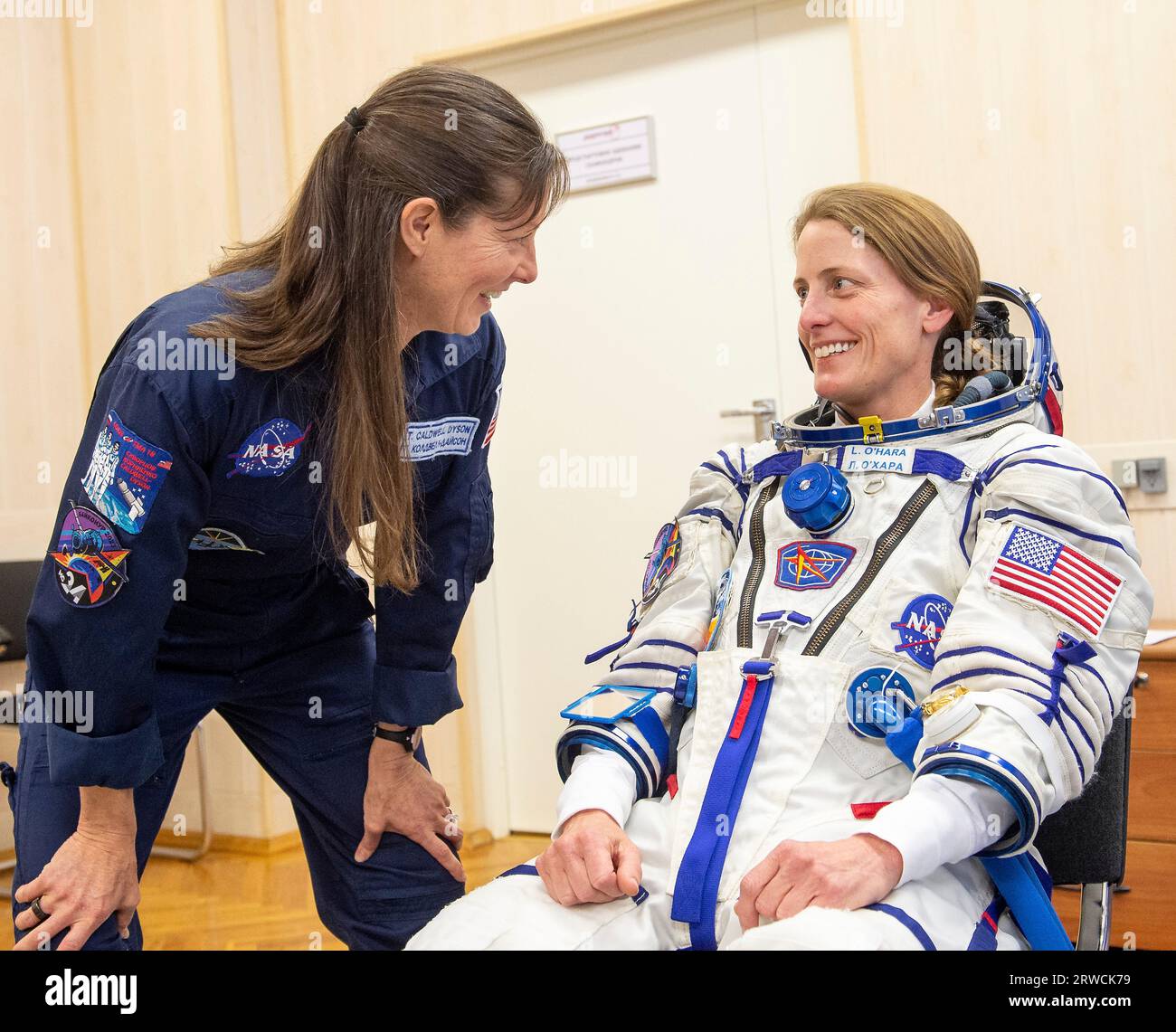 Chats with crew hi-res stock photography and images - Alamy