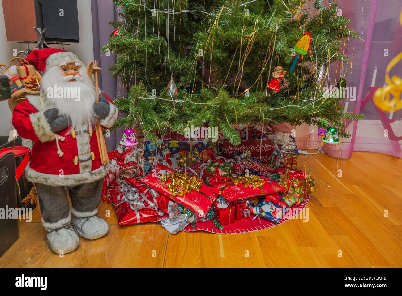 Wrapped presents under christmas hi-res stock photography and images ...