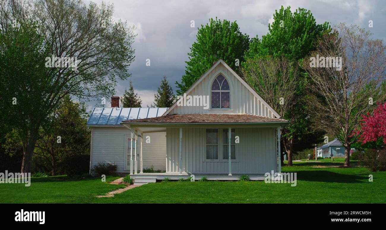 Classic view of the iconic American Gothic house in Eldon, Iowa Stock ...