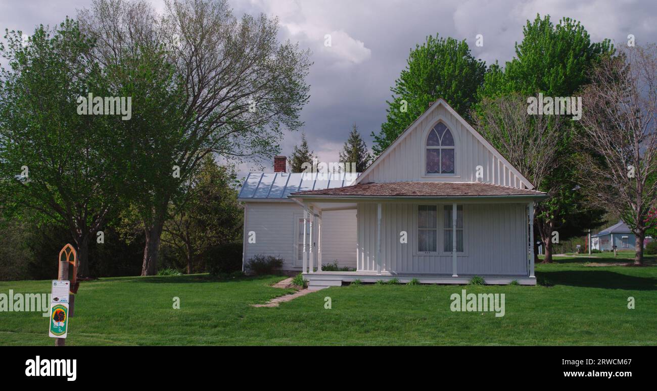 American Gothic house, made famous by artist Grant Wood, seen on a ...