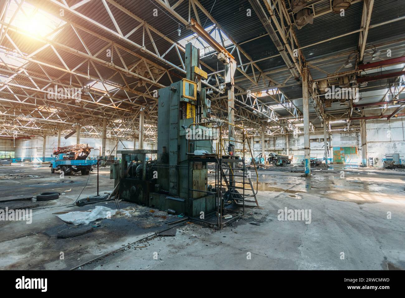 Broken tool factory not rust hi-res stock photography and images - Alamy