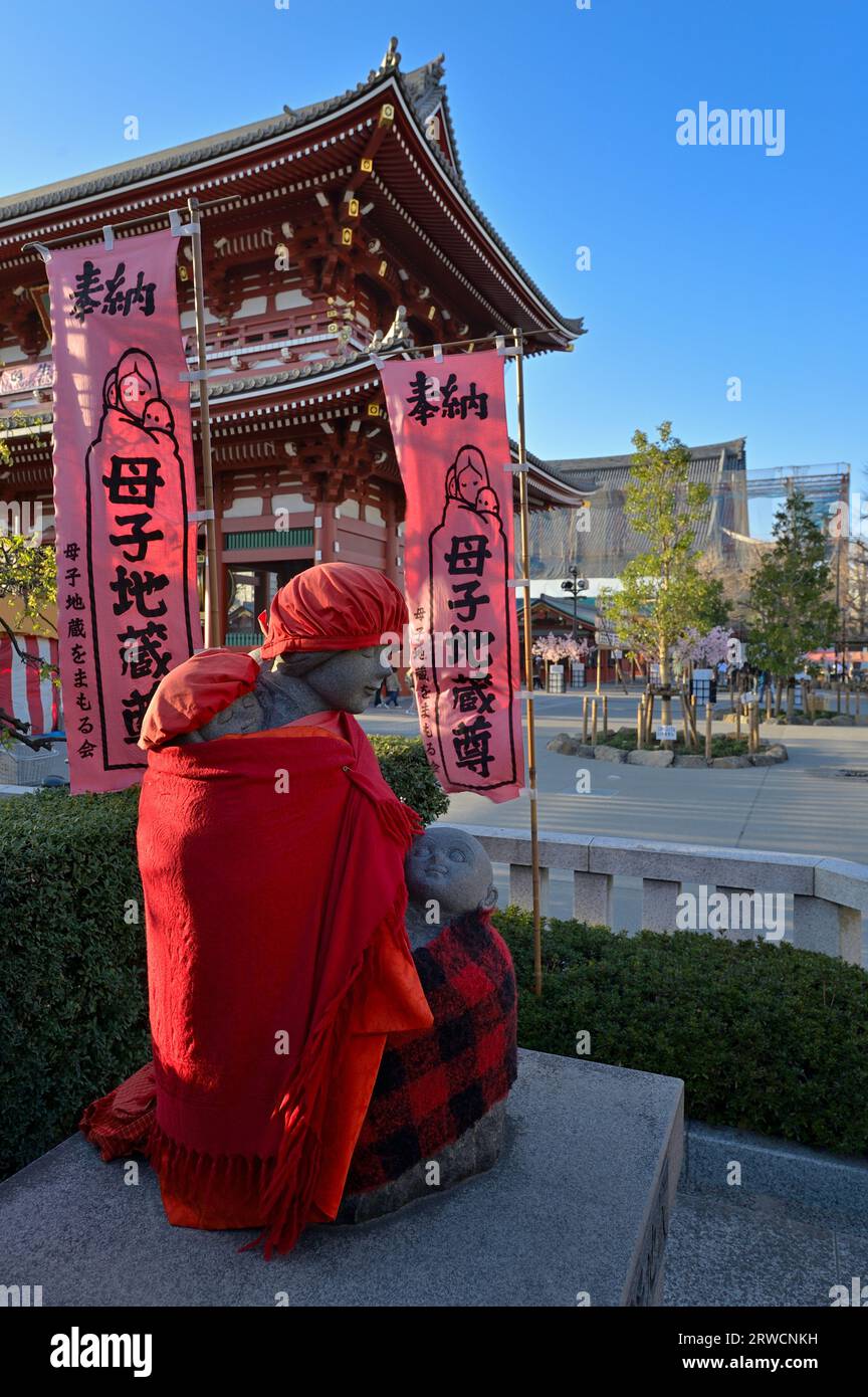 The scenic precinct of the Sensoji Temple in Asakusa during the cherry ...