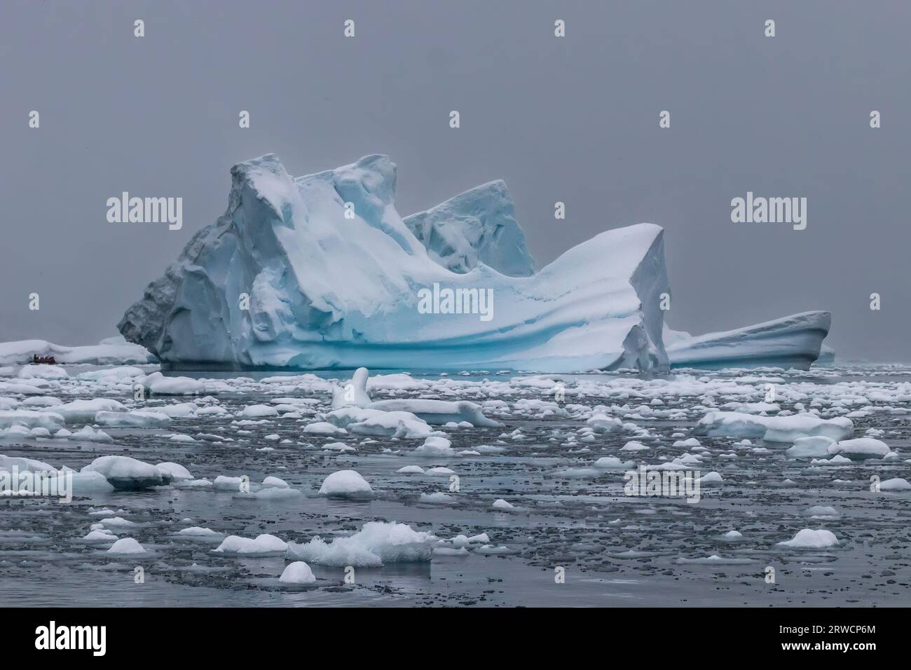 Beautiful blue iceberg floating frozen hi-res stock photography and ...