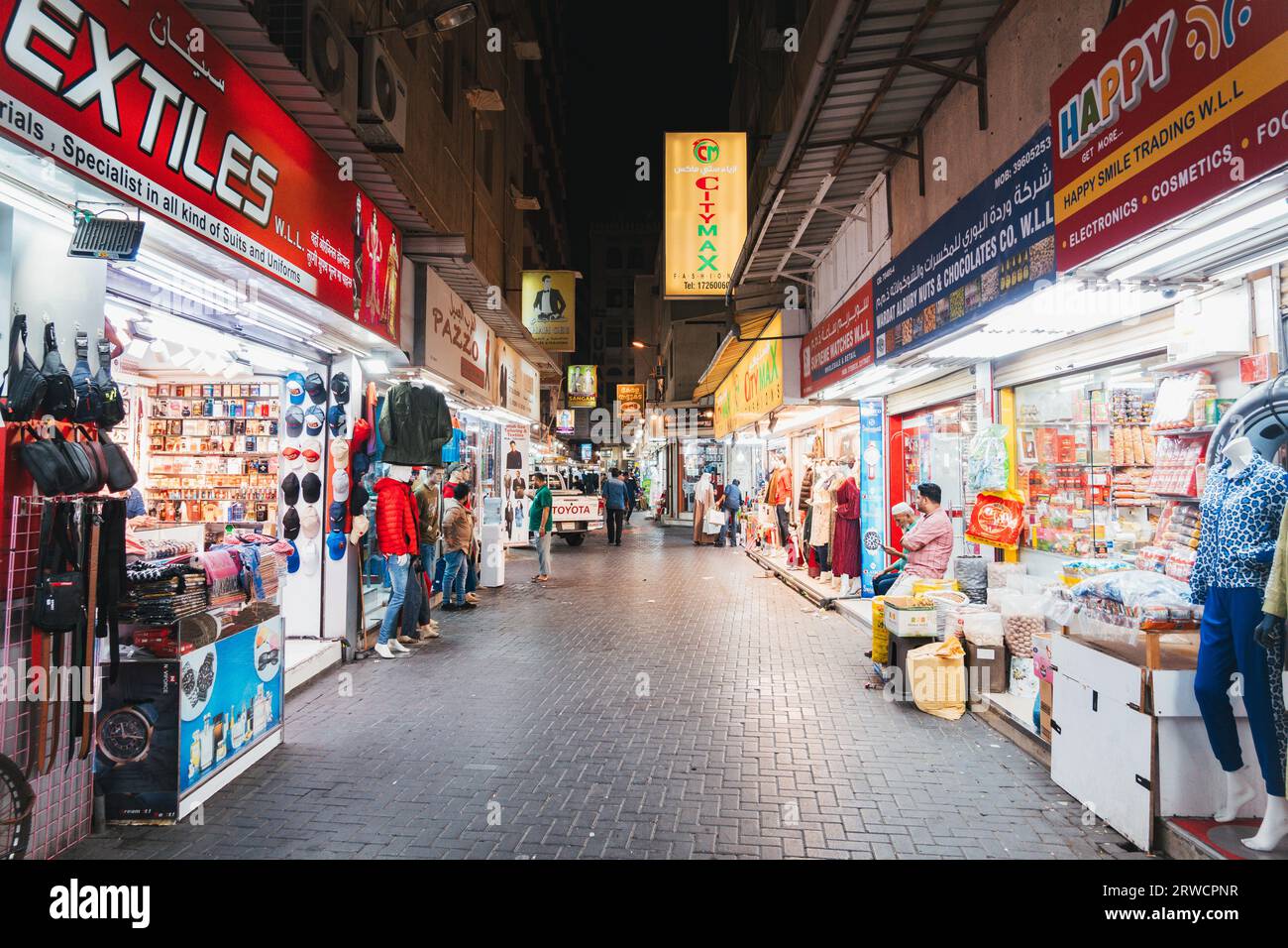 Bahrain market hi-res stock photography and images - Alamy
