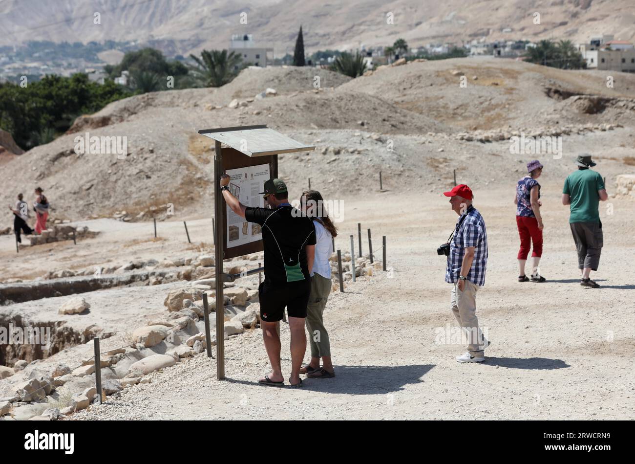 Jericho. 18th Sep, 2023. People visit the heritage site of Tell es ...