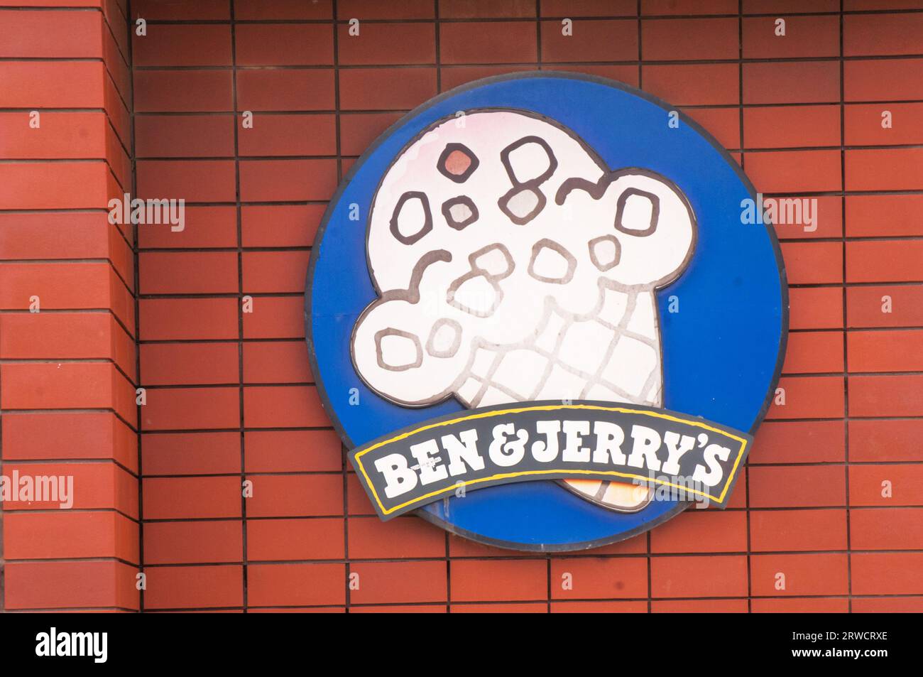 Stackbond brickwork hi-res stock photography and images - Alamy