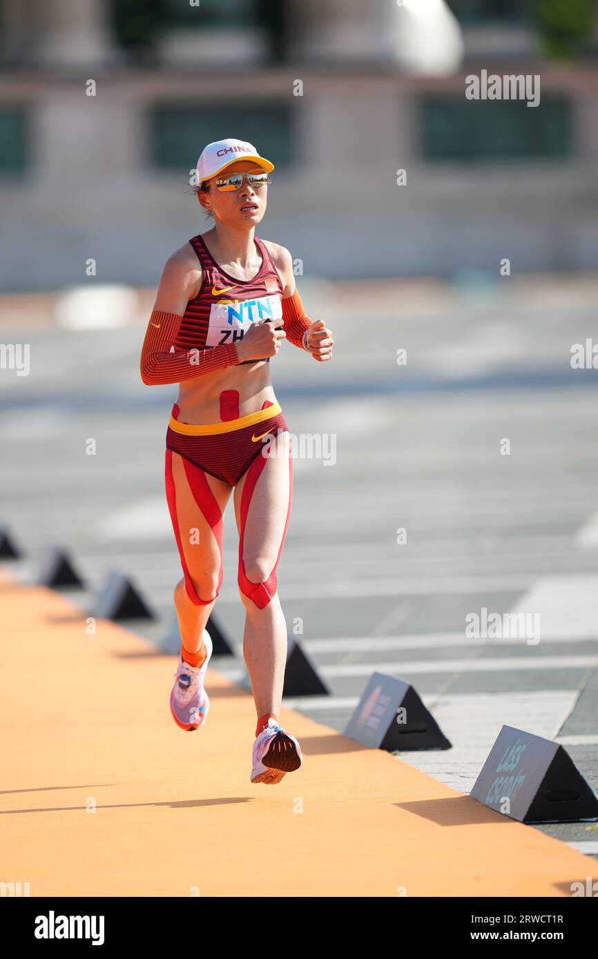 Deshun ZHANG participating in the marathon at the World Athletics ...