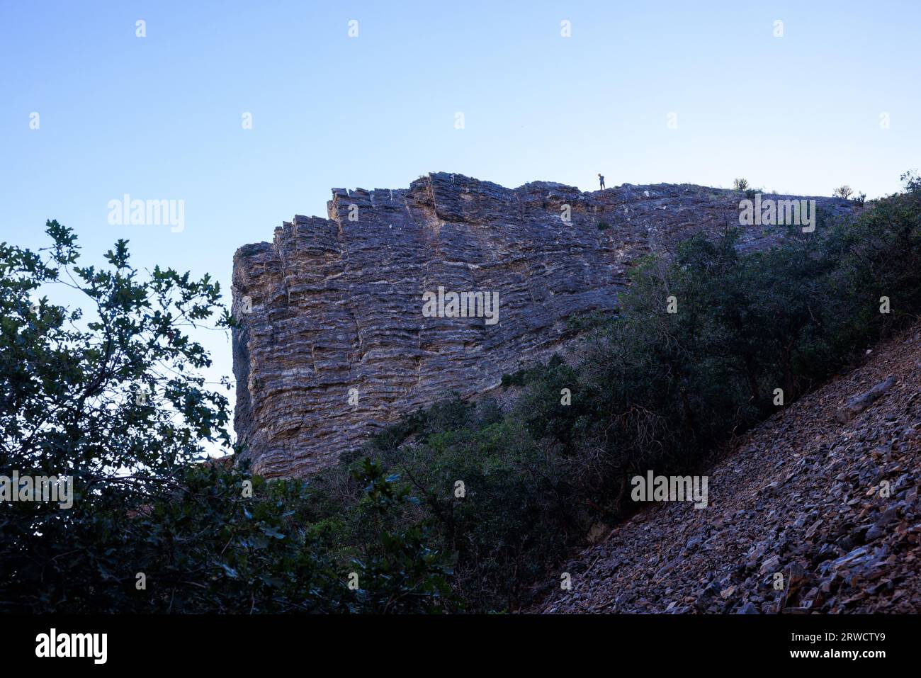 Silhouette cliff face hi-res stock photography and images - Alamy