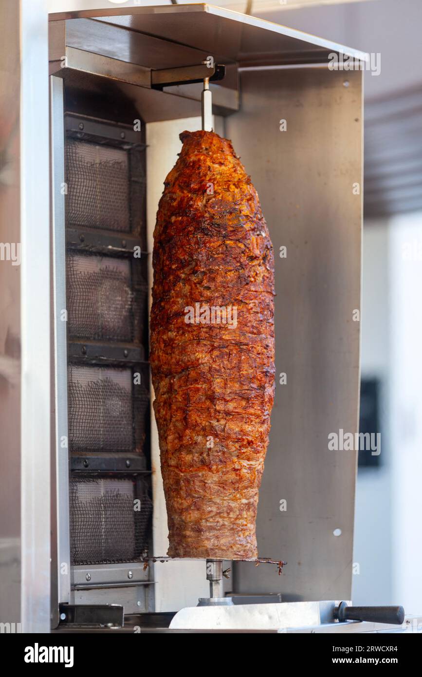 Close-up on a traditional Turkish Doner Kebab grill Stock Photo - Alamy