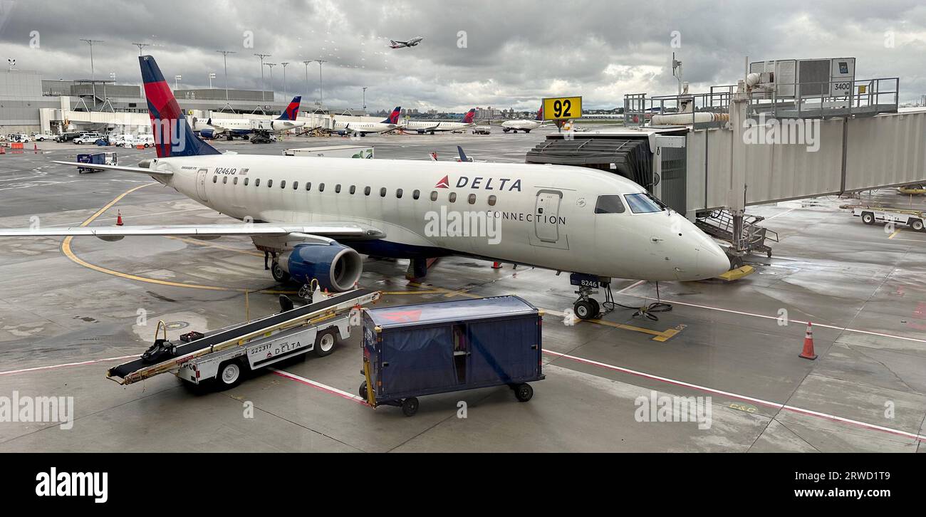 Delta airlines 001 jpg hi-res stock photography and images - Alamy