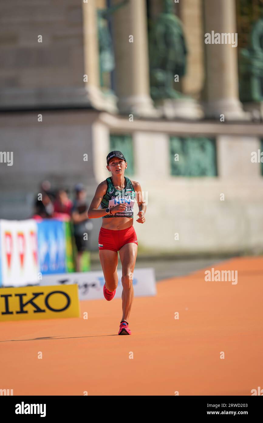 Militsa Mircheva participating in the marathon at the World Athletics ...